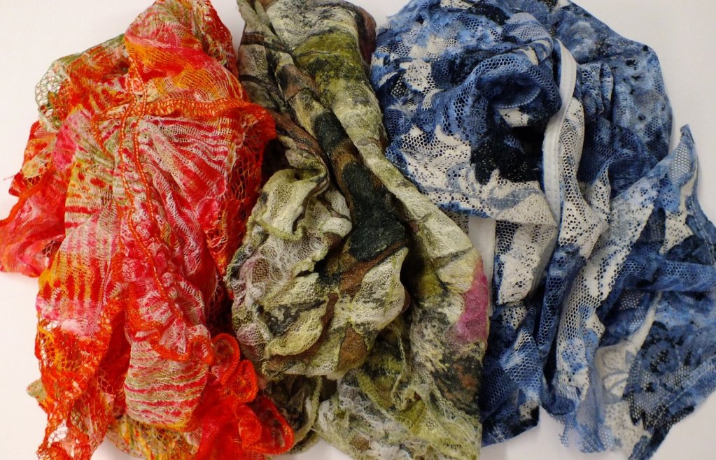 A Robin, Snowmen and a Gingerbread House – Felting and Fiber Studio