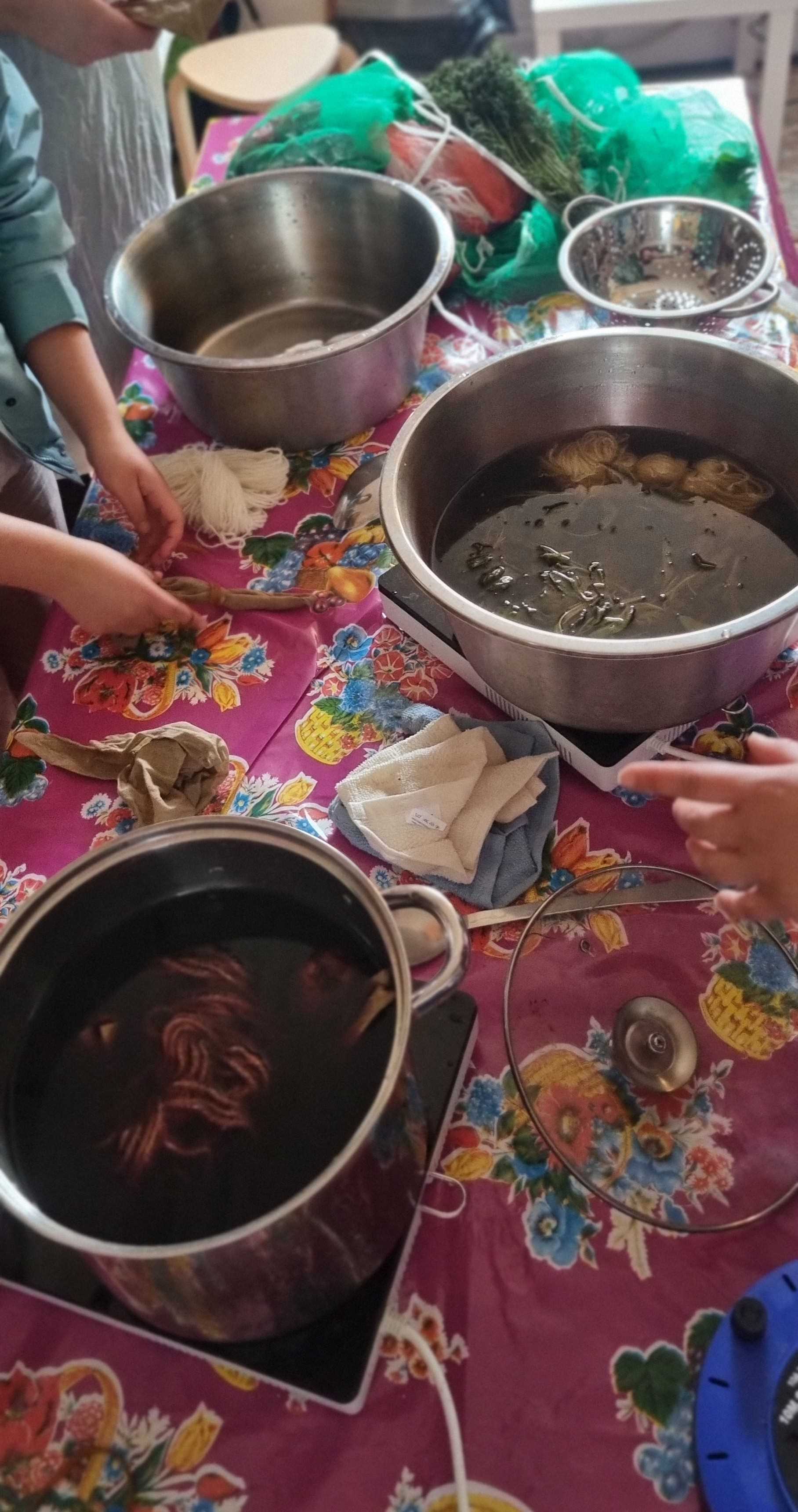 4two dye pots – Felting and Fiber Studio